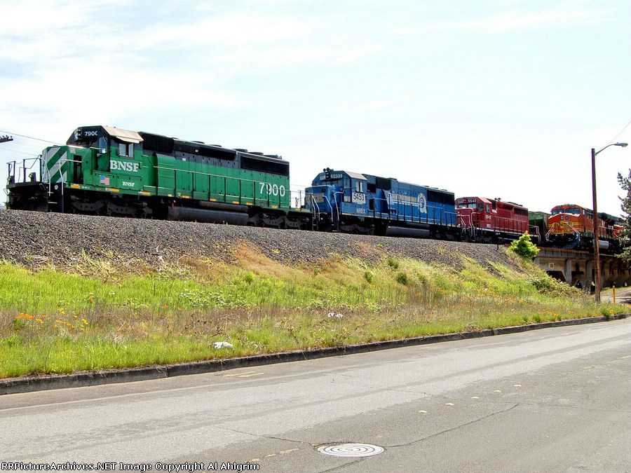 BNSF 7900 & NREX 5453